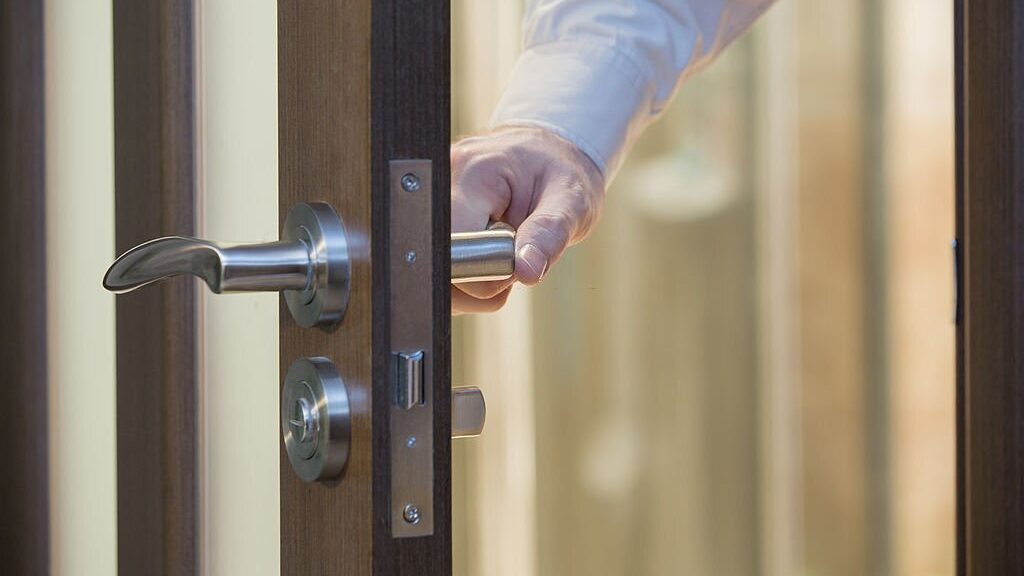 Smart Door Lock Vs Traditional Smart Door Lock Vs Traditional